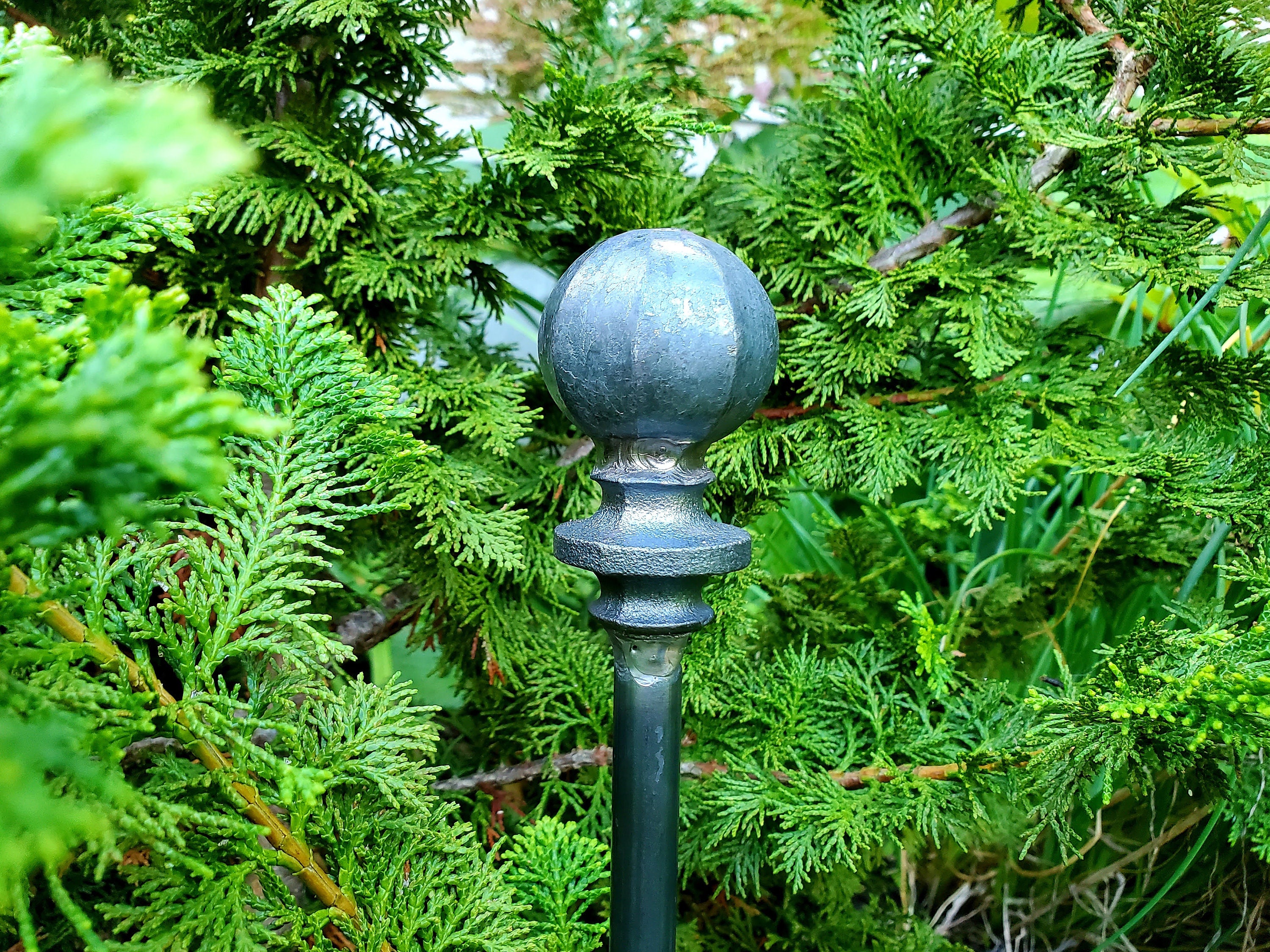 Sets of 5' Hammerable Garden Stakes - Tree Stake - Driveway Marker ...