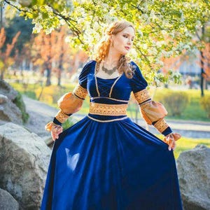Blue Velvet Renaissance Dress, 16th Century Dress, Italian Renaissance ...