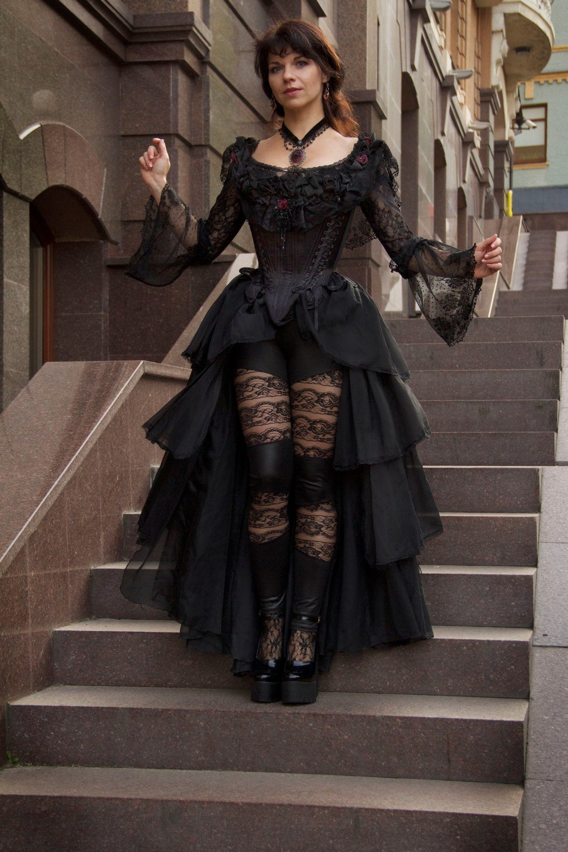 Vestido de novia gótico negro Falda ruffle Corsé ajustado - Etsy España