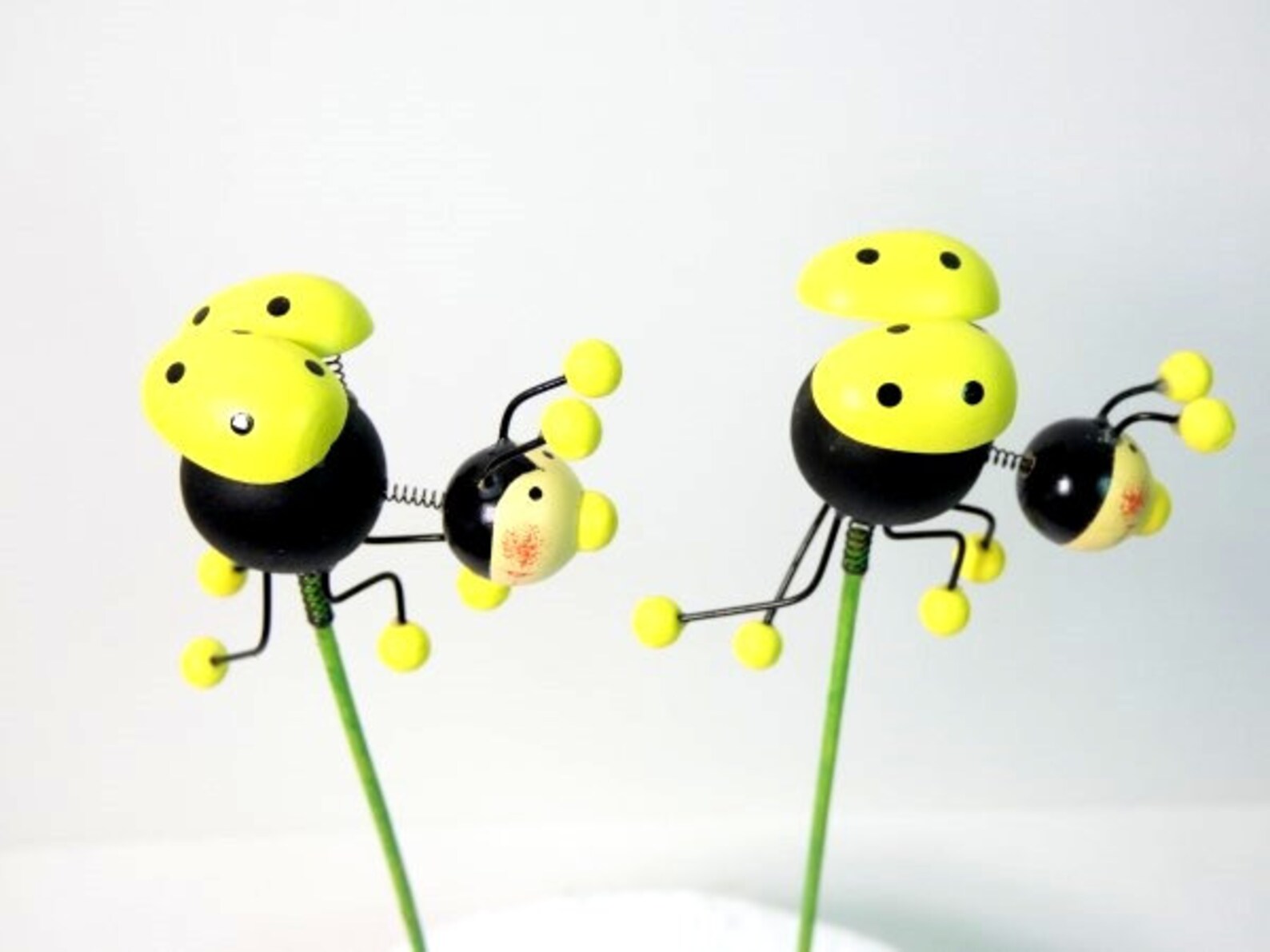 2 Fake Bees Wooden Artificial Bee Cake Toppers Bees Scrapbooking Craft ...