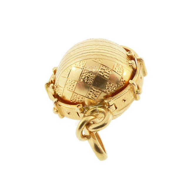 19K Yellow Gold Accordian-Fold Ball Locket