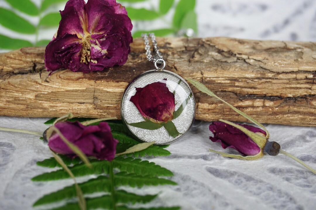 Pressed Rosebud Pendant Necklace: One-of-a-kind Botanical Jewelry - Etsy