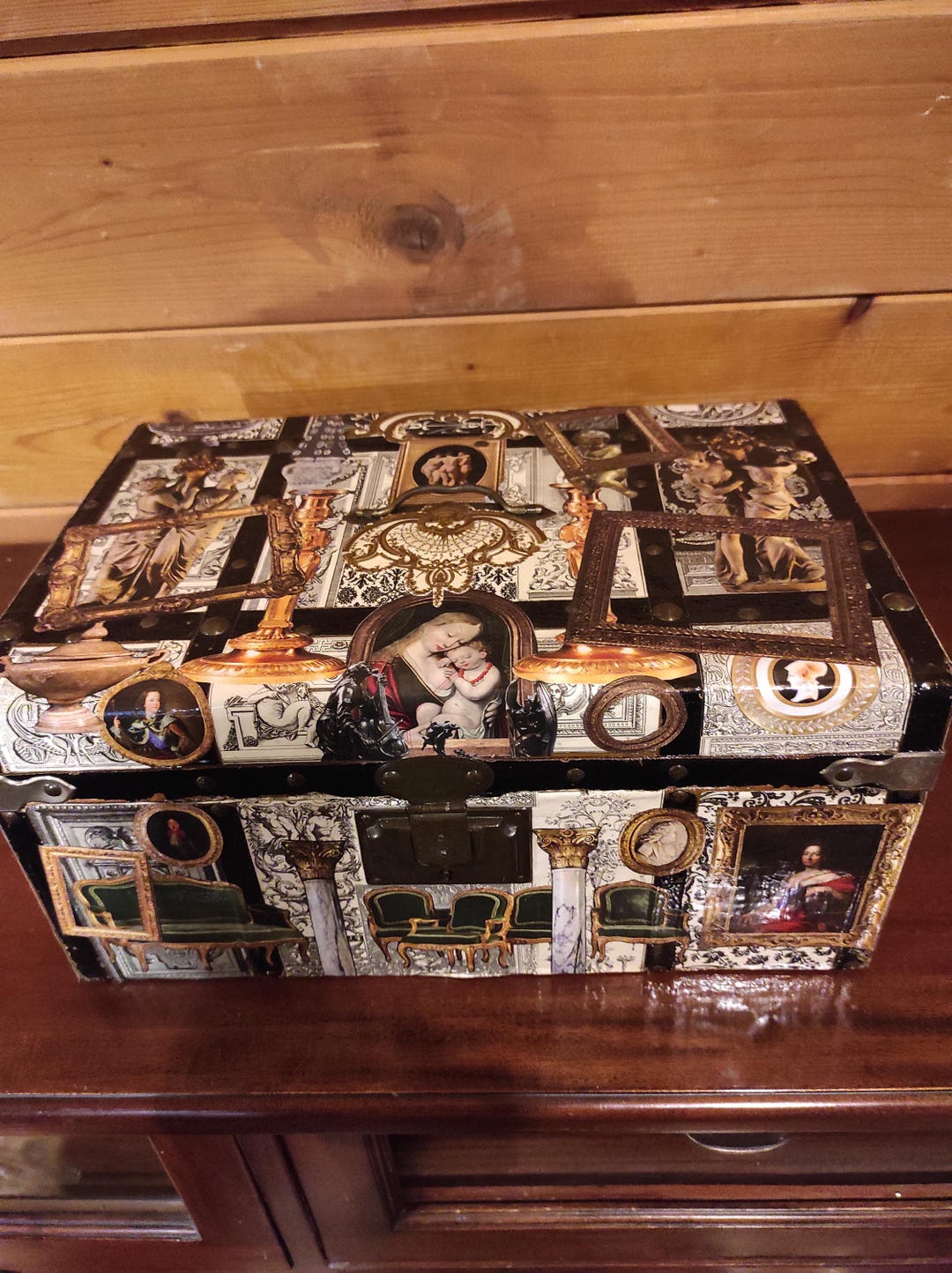 Antique Wooden Box in Leather Decorated With Engravings Dating From ...