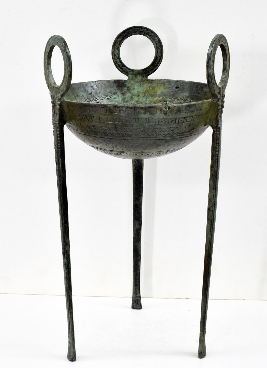 Bronze Tripod-used as Seat,cauldron,trophy,sacrificial Altar-ancient ... Bronze Tripod-used as Seat,cauldron,trophy,sacrificial Altar-ancient ...