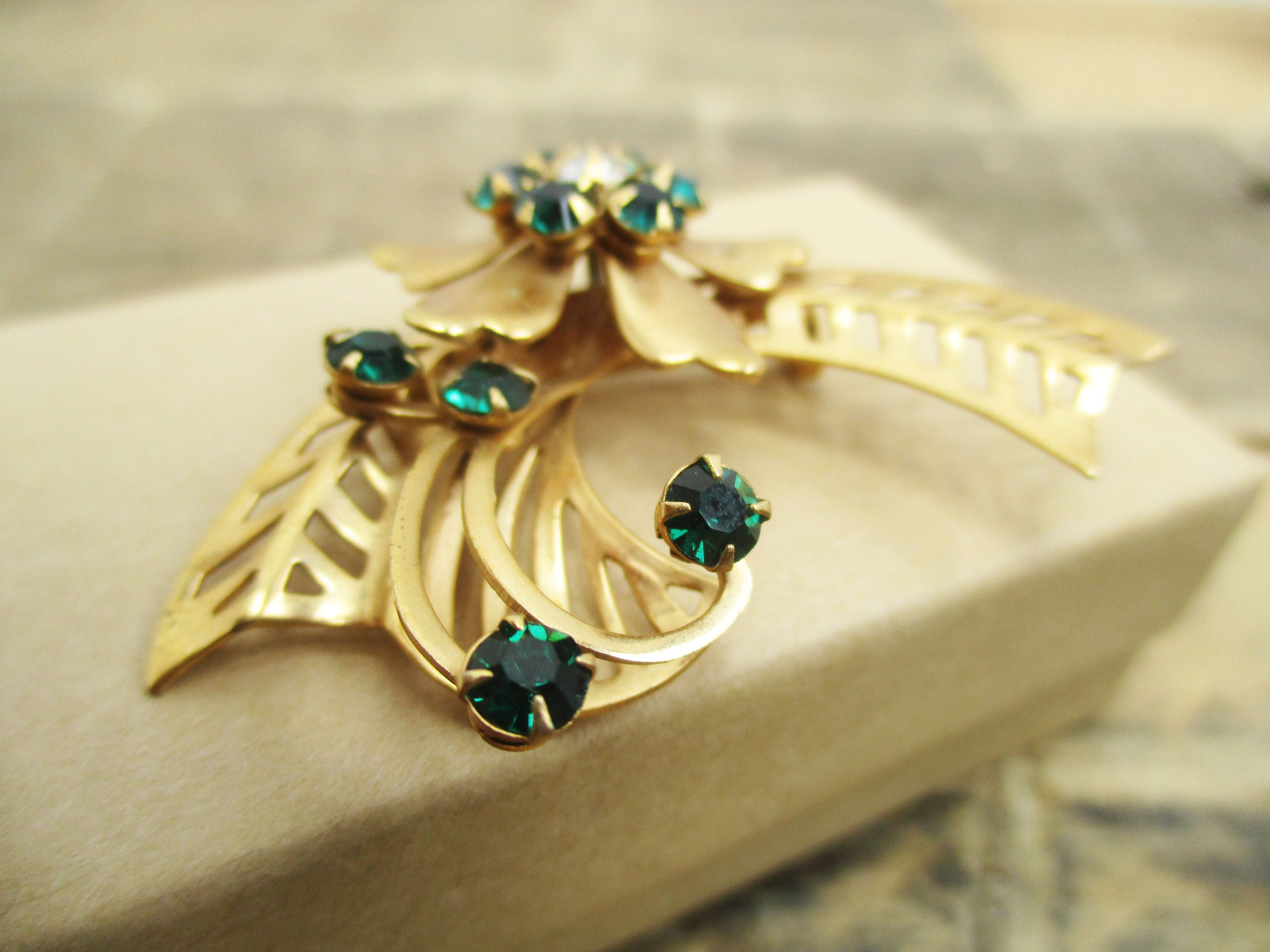 Emerald Green and Gold Toned Floral Brooch - Great Vintage Accessory ...