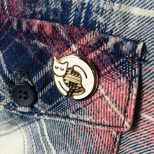 White Cat Enamel Pin - Cute Cat Pin Badge - White and Gold Pin - Great ...