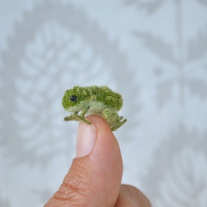 Micro Frog Miniature for Dollhouse, Little Green Frog, Needle Felted ...