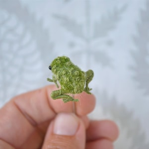 Micro Frog Miniature for Dollhouse, Little Green Frog, Needle Felted ...