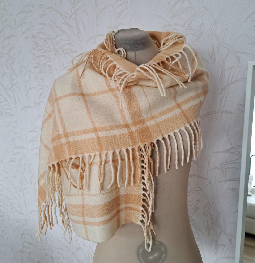 Side Frihge Skarf, Wool Angora Scarf, Beige White Check Banana Republic ...