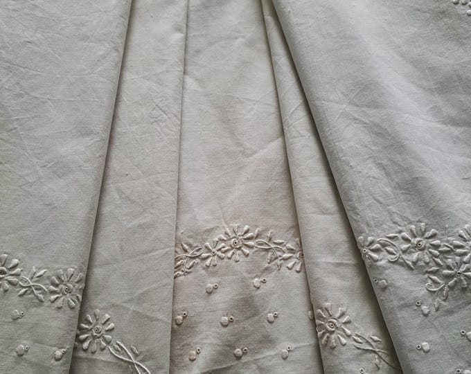 Vintage off White Linen Sheet With Rich Floral Embroidery and Scallop ...