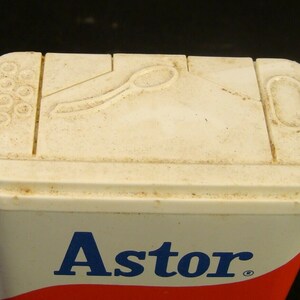 Vintage Astor Ground Nutmeg Spice Tin 1 1/2 Oz Red White - Etsy