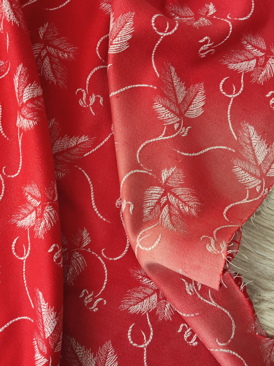 25"x26" ANTIQUE Bright Red Vine Leaves Ticking Fabric 1940s Cotton Fine ...