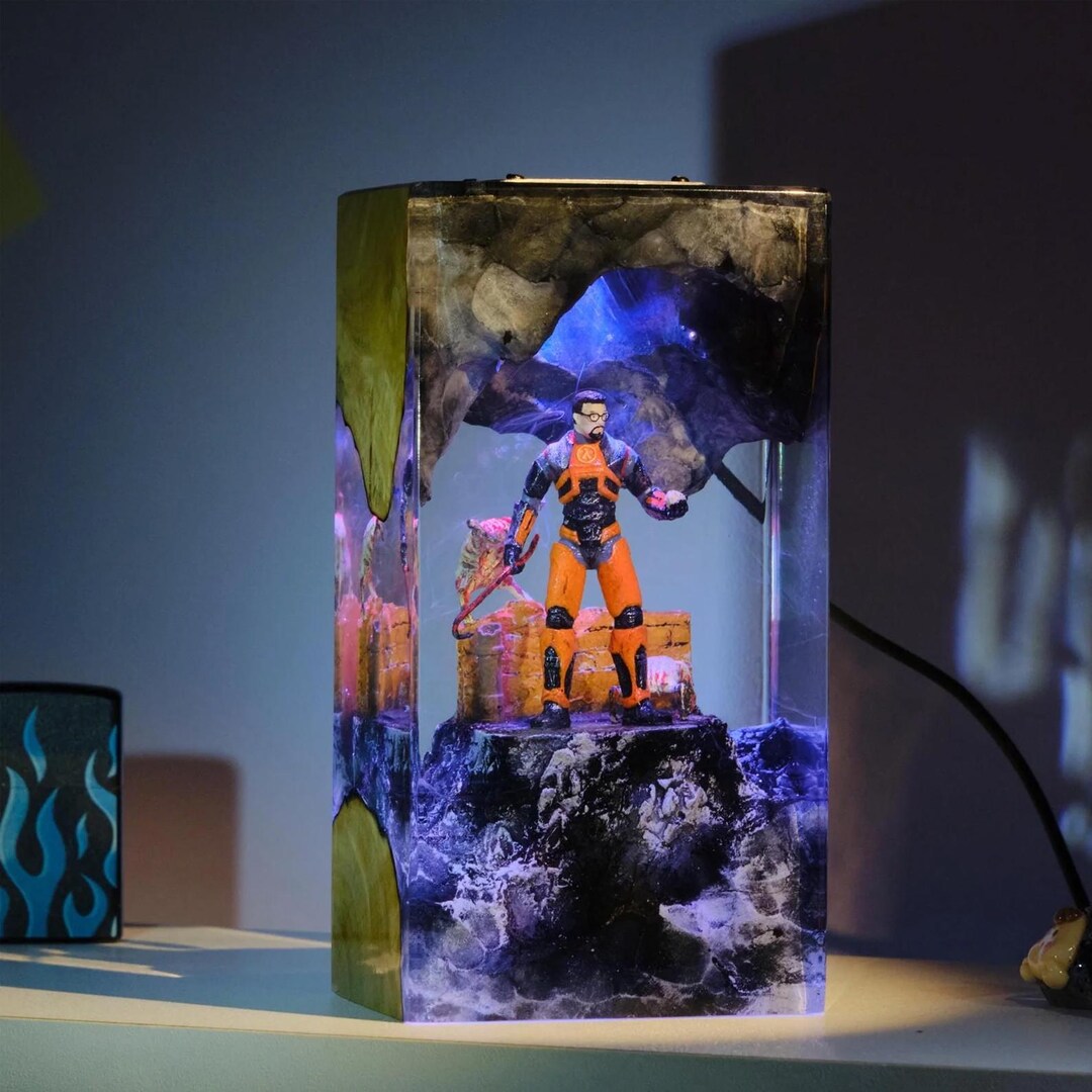 Gordon Freeman Resin Lamp – Half-life Diorama LED Light – Handmade ...