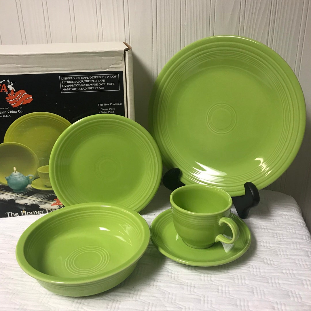 Retired Fiesta Ware Chartreuse Green 5 Piece Place Setting Fiestaware ...