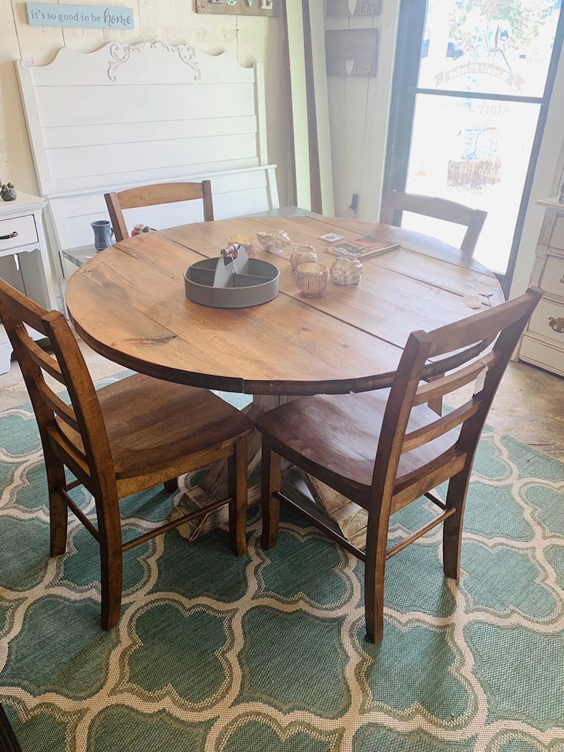 Round Rustic Farmhouse Table With Chairs Single Pedestal - Etsy Round Rustic Farmhouse Table With Chairs Single Pedestal - Etsy