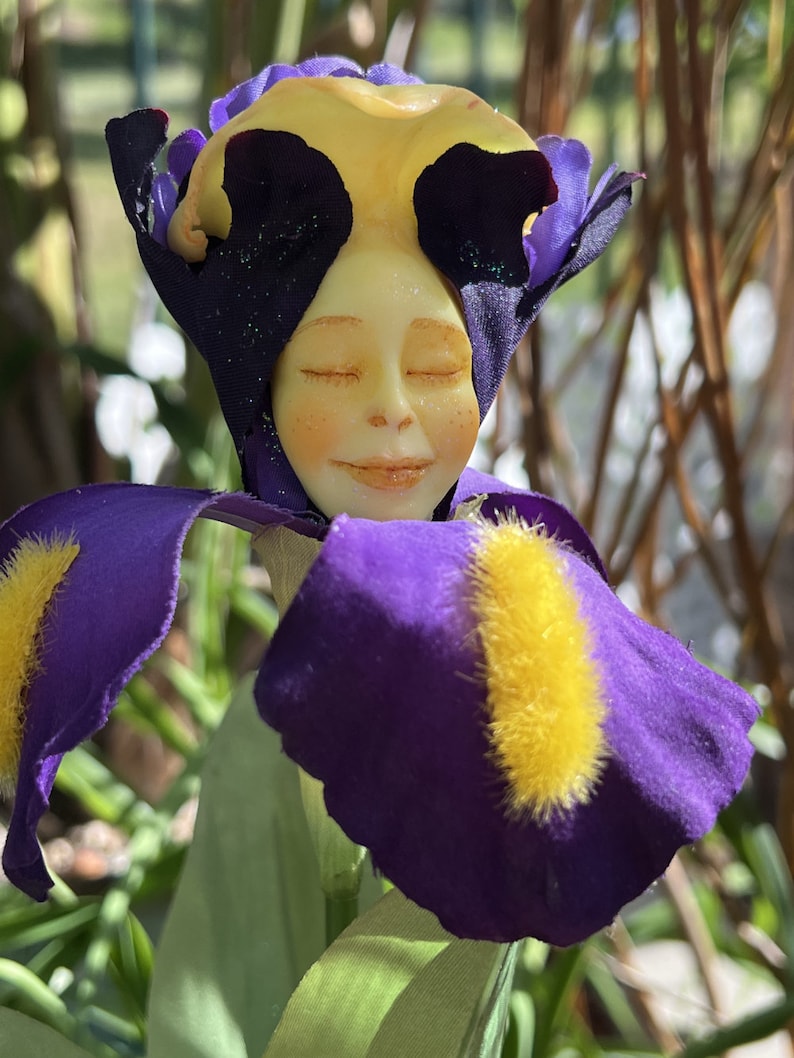 MUSING IRIS Alice in Wonderland (non) Talking Flowers for Parties ...