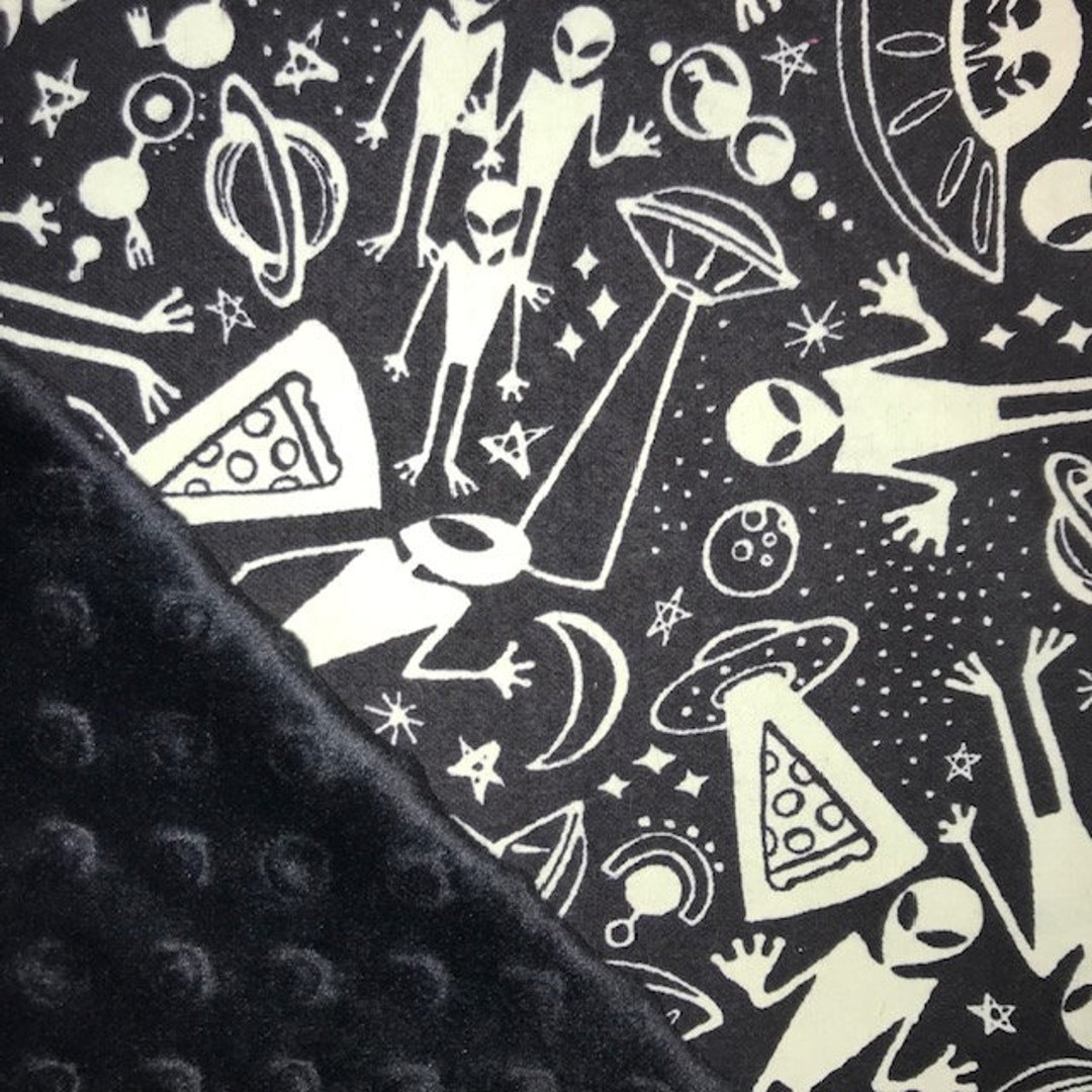 Customized Aliens "glow in the Dark" Blanket - Etsy