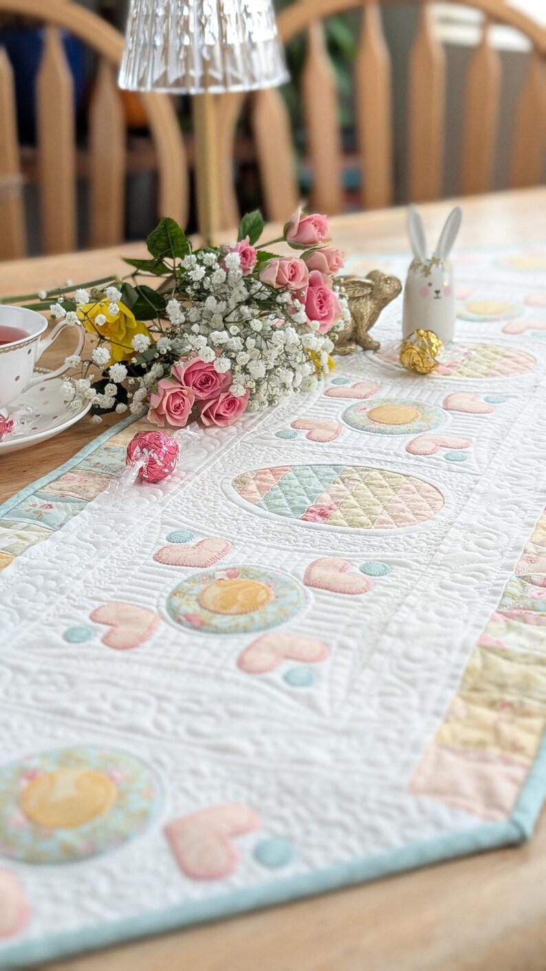 Easter Floral Egg Scrap Quilt Table Runner Pattern (PDF Digital) - Etsy
