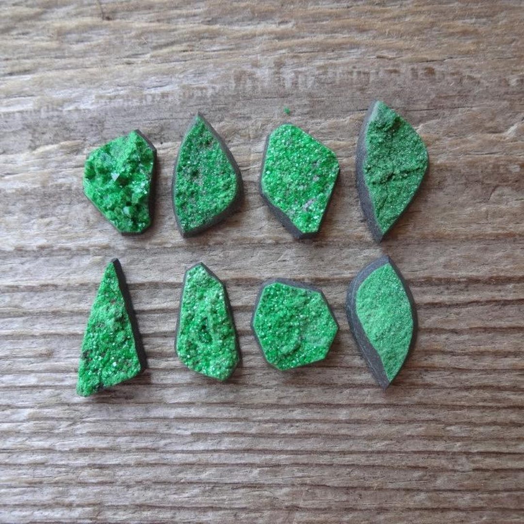 Small Uvarovite Cabochon, Ring Size, Natural Gemstone Cabochon, Rare ...