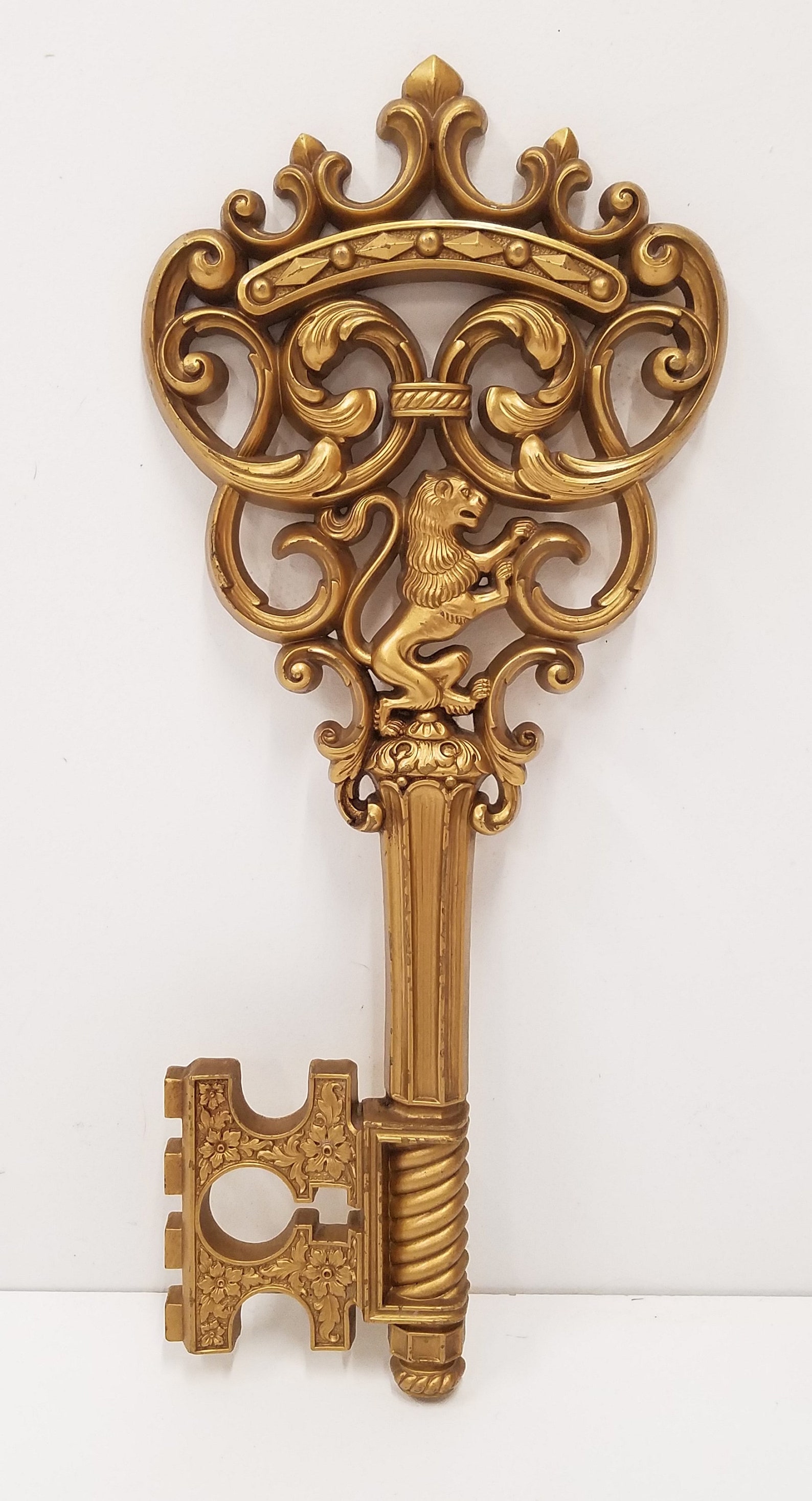 Vintage Mid-century Syroco Gold Skeleton Key Wall Decoration Standing ...
