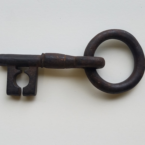 Iron Skeleton Key - Etsy