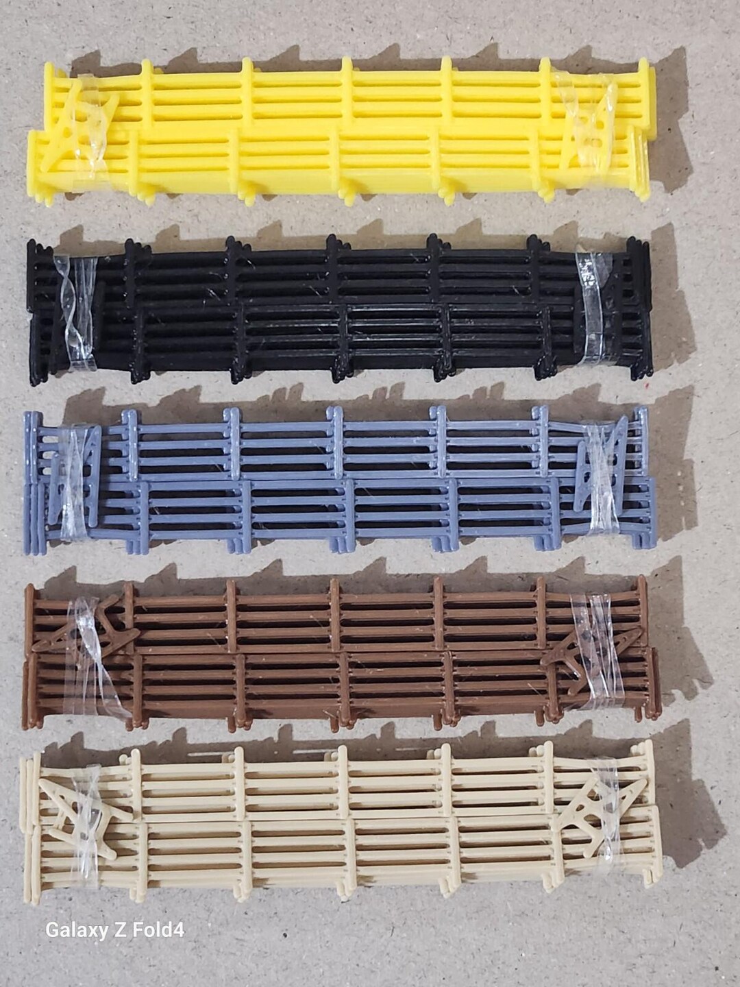 Fencing Railings Z Gauge 50 Pack of Mixed Colour 1:220 Scale Model ...