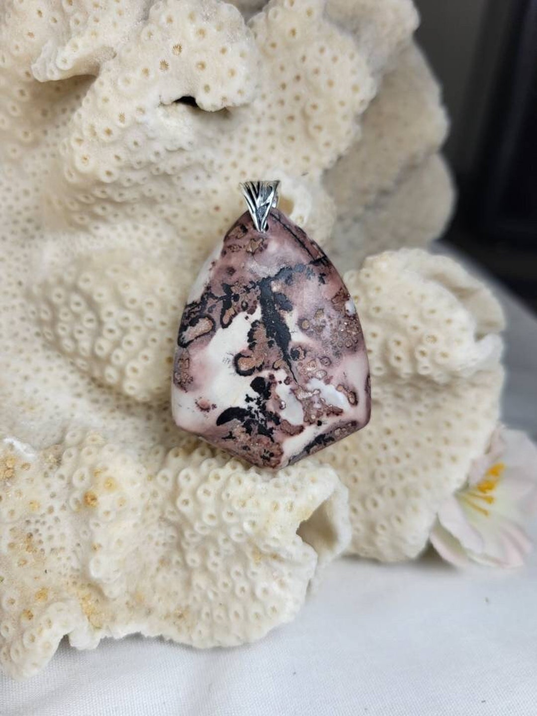 Chohua Jasper Pendant 48x35x7mm Shield Shape, Burgandy and Gray ...
