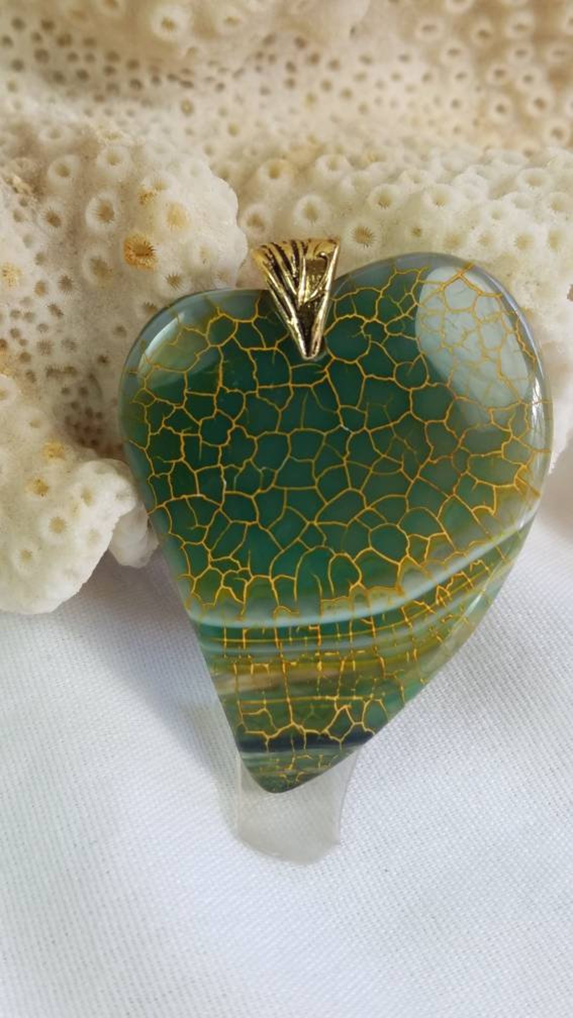 Dragon Veins Agate Pendant, Jade Green Color With Unique Golden Veins ...
