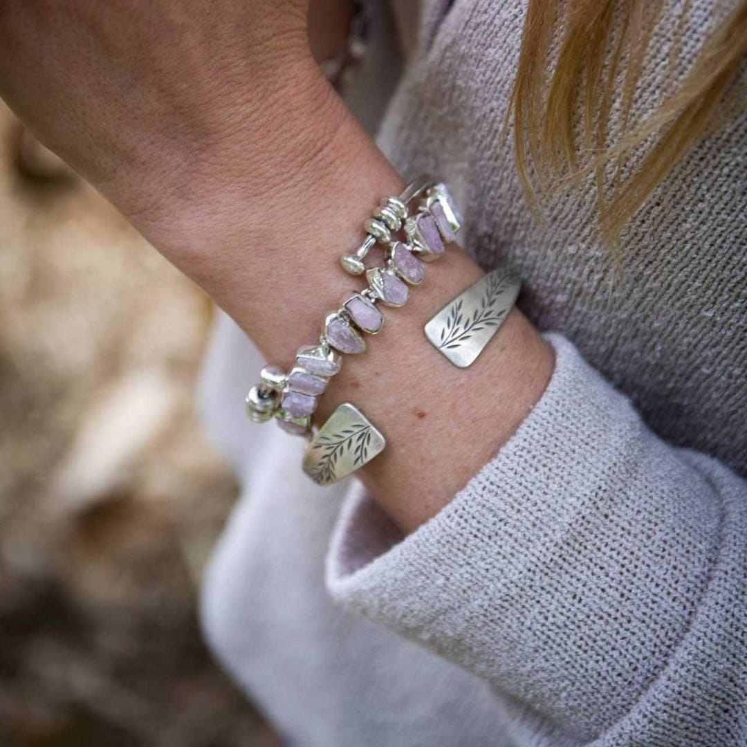 ゴージャスなタイ山岳民族のシルバーバングル - Etsy 日本