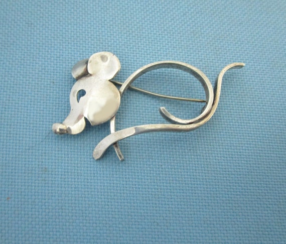 Vintage Beau Sterling Modernist Mouse Brooch - Gem