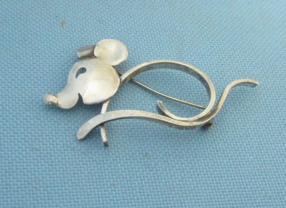 Vintage Beau Sterling Modernist Mouse Brooch - Gem