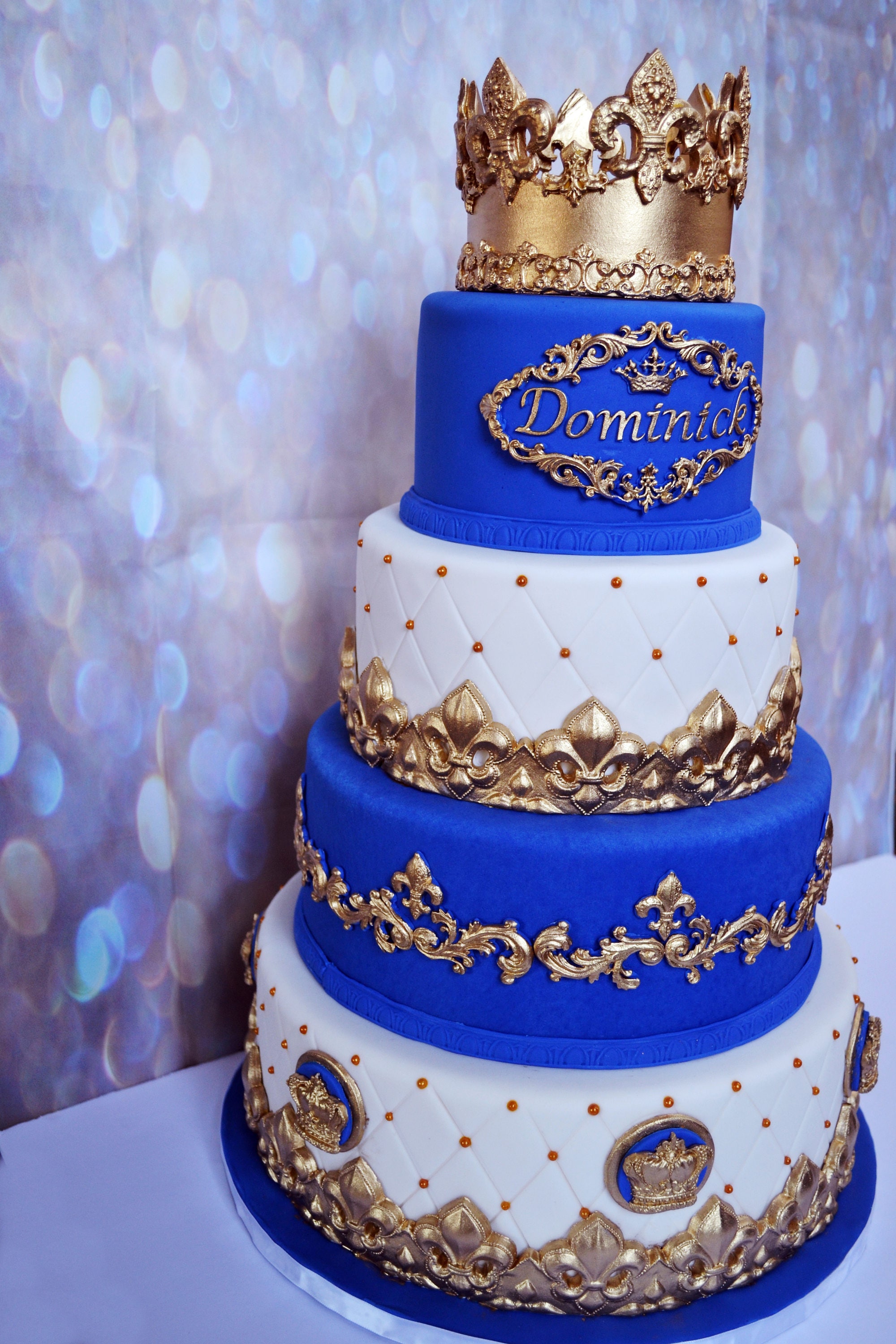 Pastel de cumpleaños de príncipe de 4 niveles cubierto con | Etsy