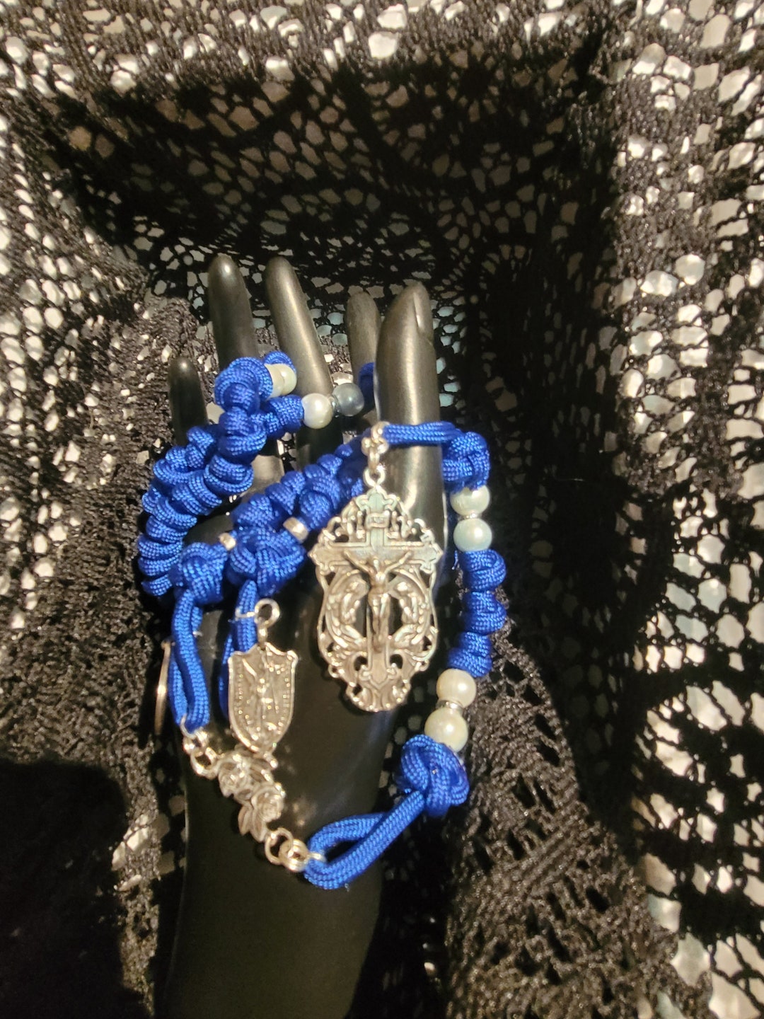 G4 Notre Dame, Ave Maria and Two Angels Adoring at the Foot of the ...