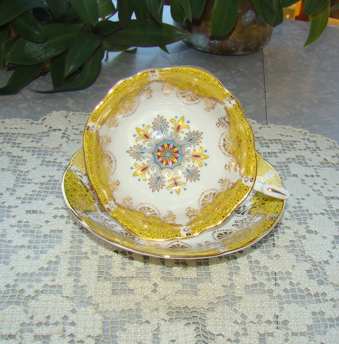 Paragon - Fine Bone China England - Vintage Tea Cup and Saucer - Flower ...