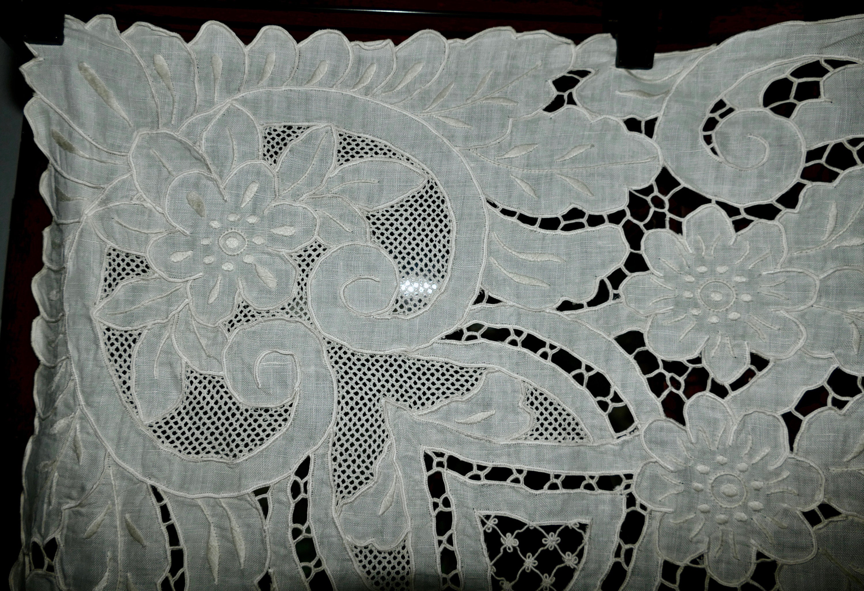 Antique Chinese RICHELIEU CHEE FOO Hand Embroidered Huge Heavy White ...