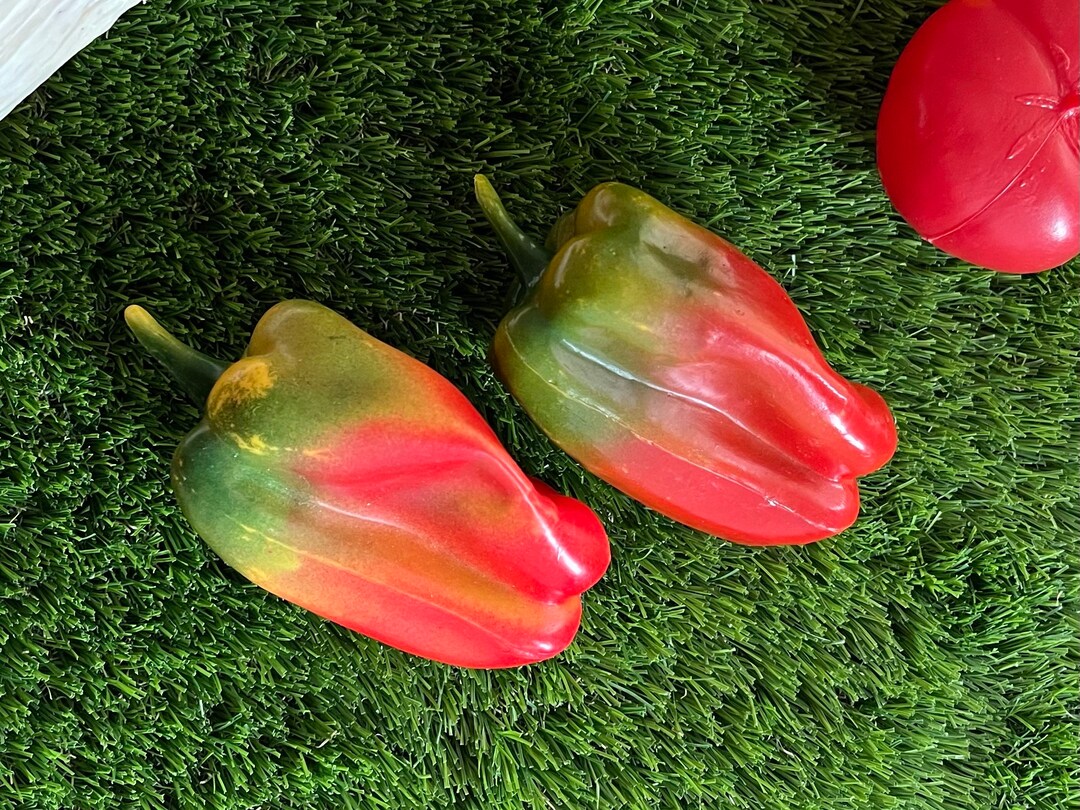 Pair of Vintage Plastic Red / Green Bell Peppers - Etsy