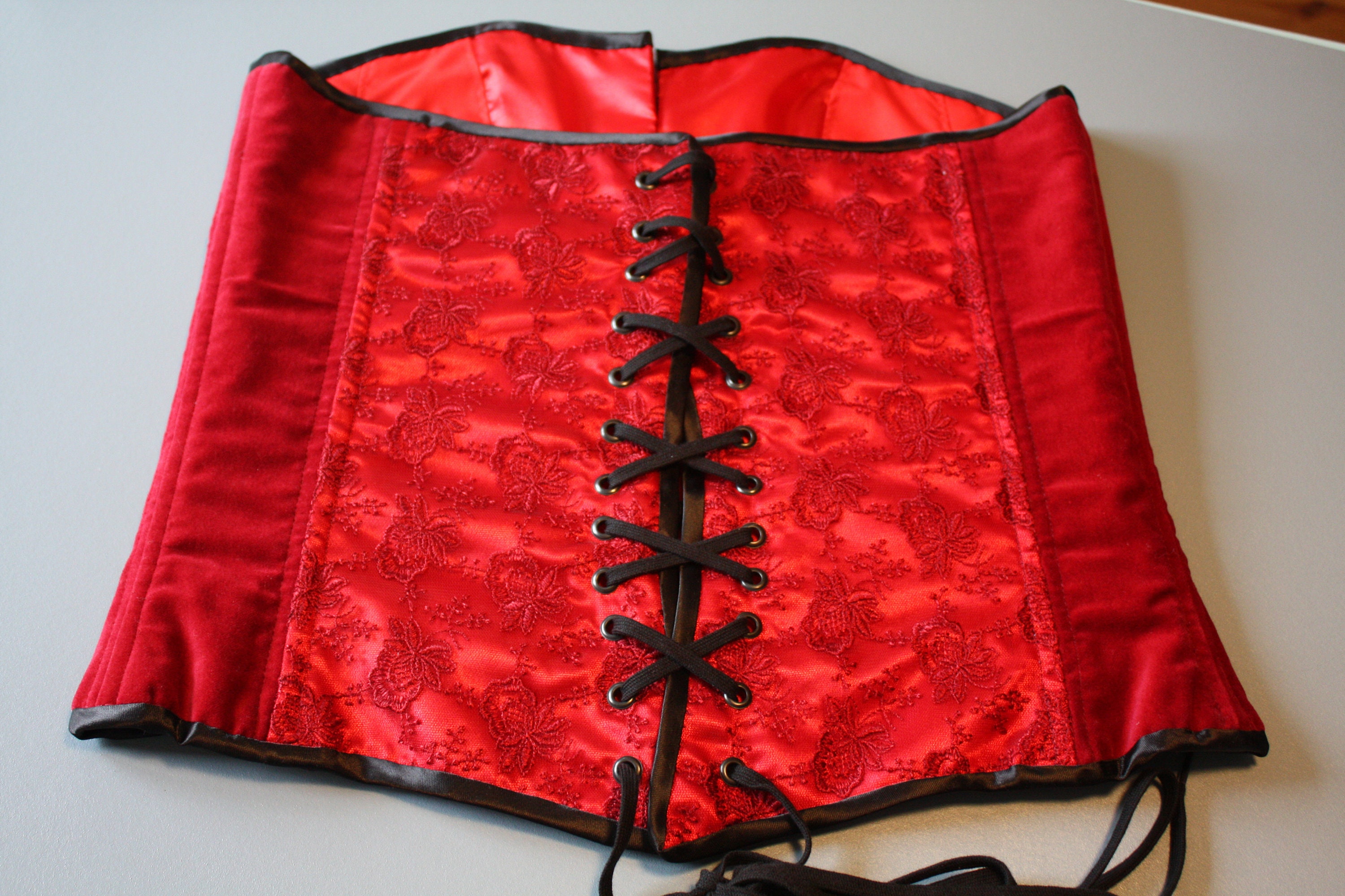 CORSET ROJO tamaño UK 8-10, terciopelo, encaje y satén. - Etsy España