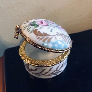 Vintage Round Porcelain Trinket Box With Pink Roses Floral Design Free ...