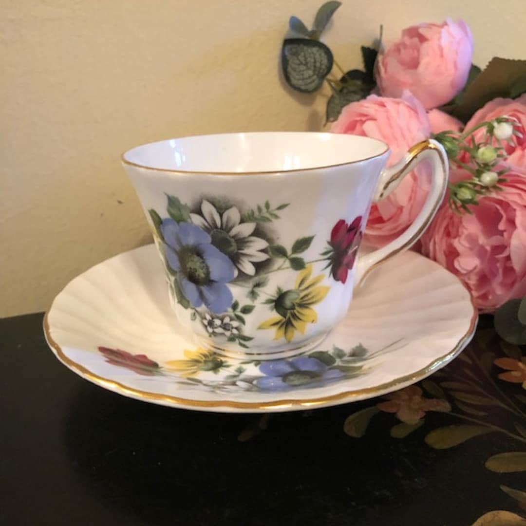 Royal Sutherland Bone China Tea Cup and Saucer Set With Flowers Free ...
