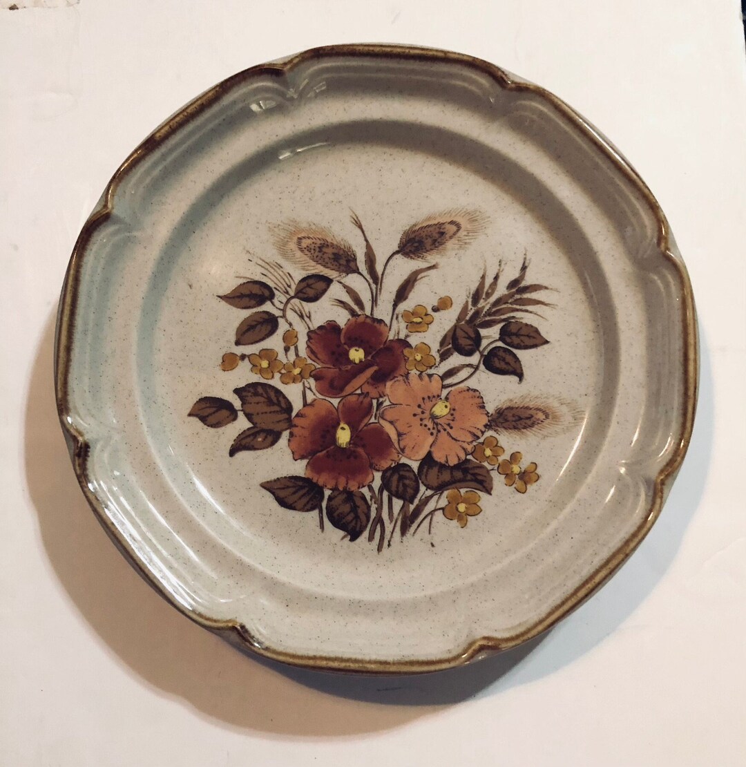 Single International Endura Festive Stoneware Salad or Luncheon Plate ...