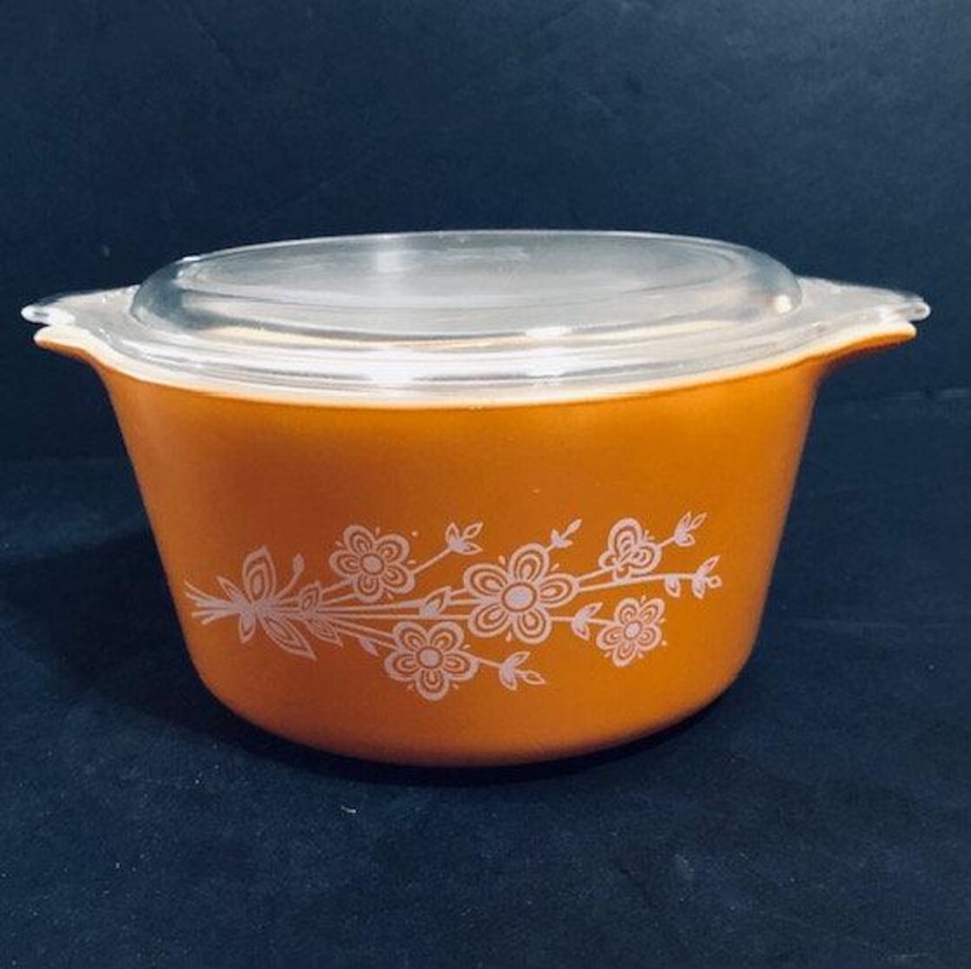 Vintage Pyrex Butterfly Gold 472 1 1/2 Pint Casserole Dish With Pyrex ...