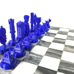 Doctor Who (FAN ART) Chess Set Tardis, Cyberman, Dalek, Weeping Angels ...