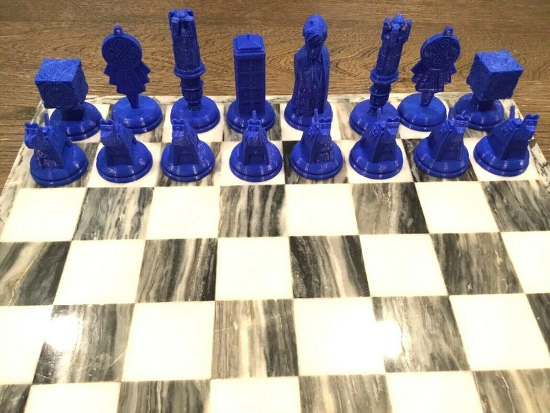 Doctor Who (FAN ART) Chess Set Tardis, Cyberman, Dalek, Weeping Angels ...