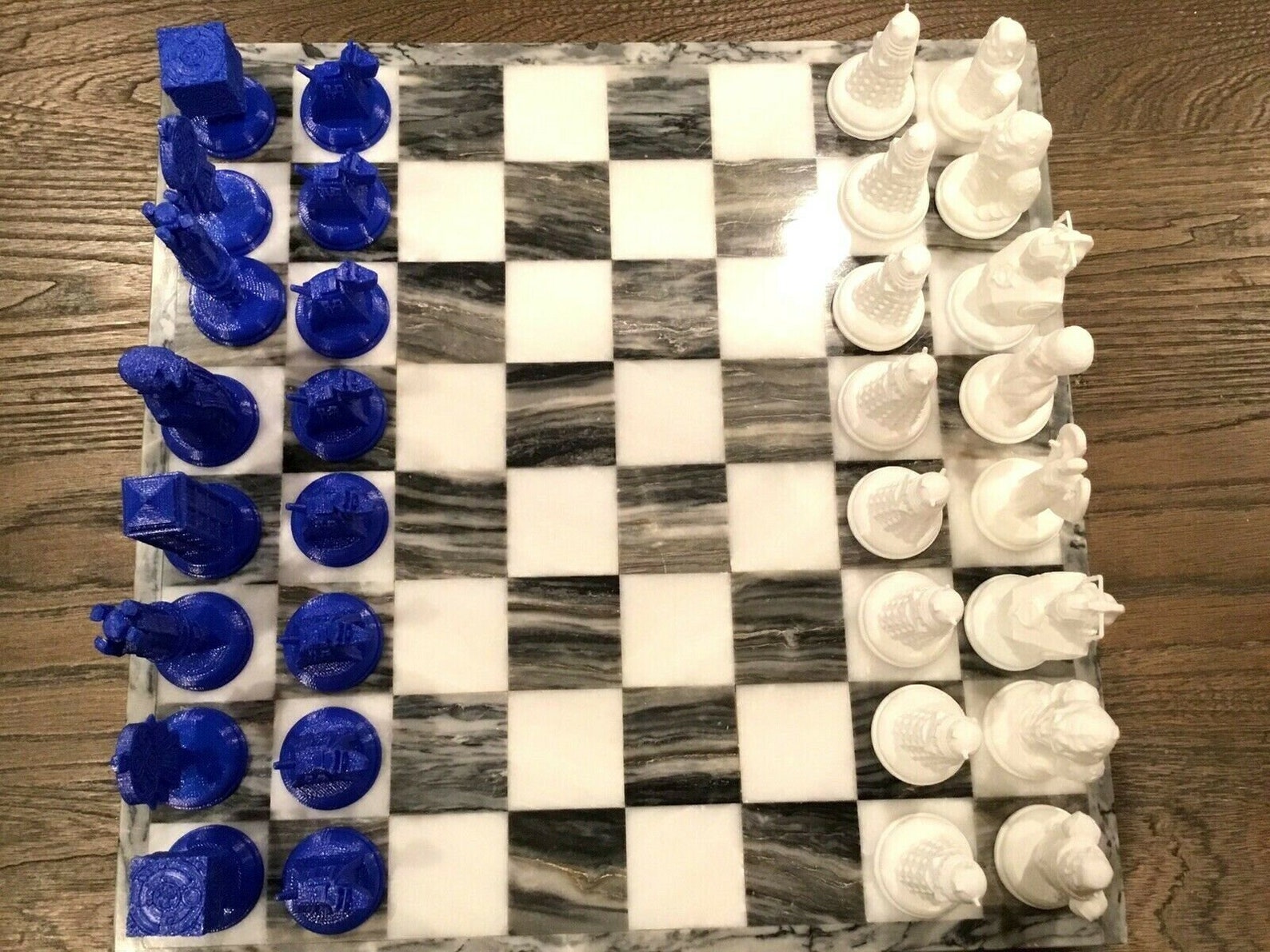 Doctor Who (FAN ART) Chess Set Tardis, Cyberman, Dalek, Weeping Angels ...