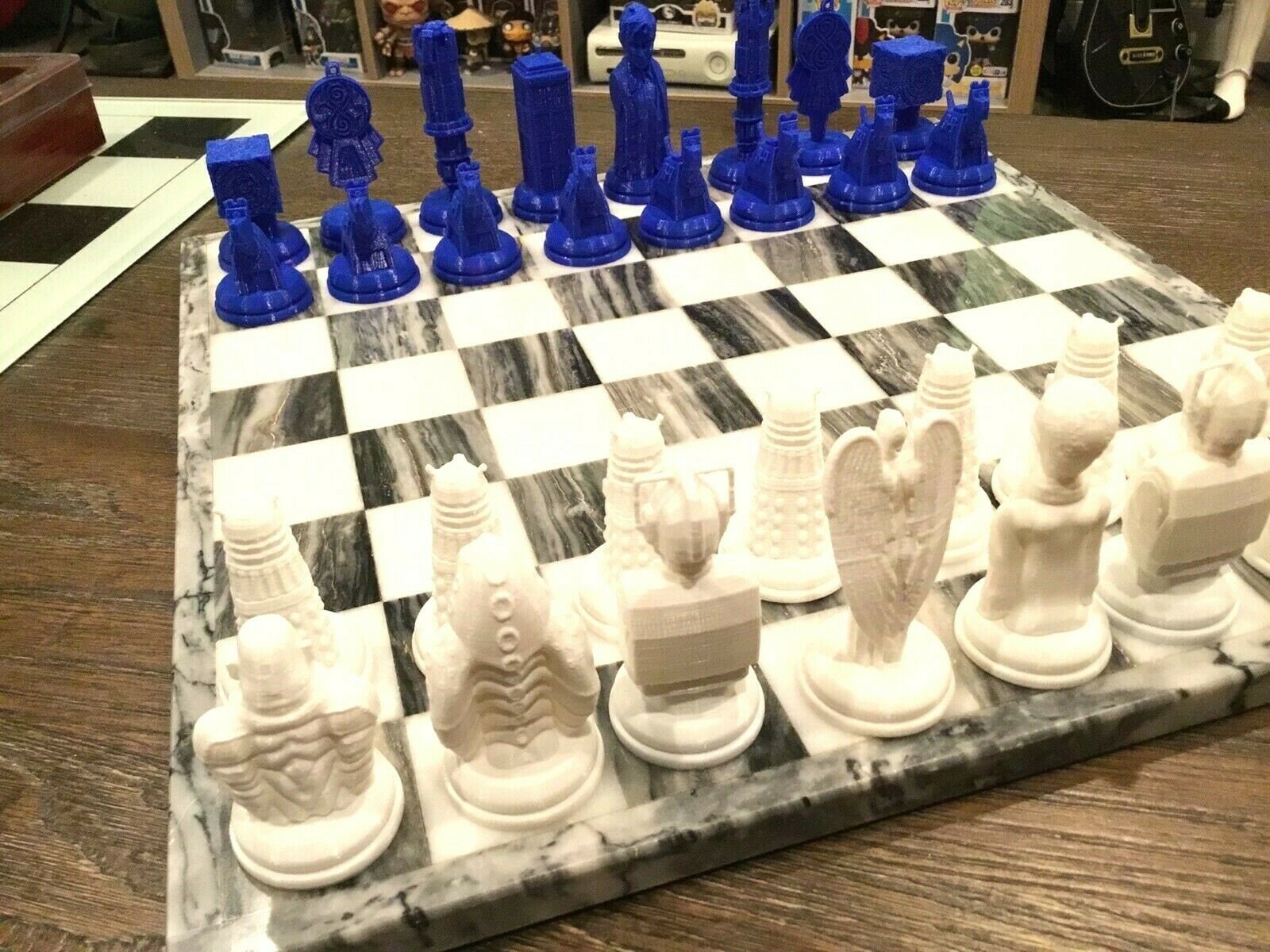 Doctor Who (FAN ART) Chess Set Tardis, Cyberman, Dalek, Weeping Angels ...