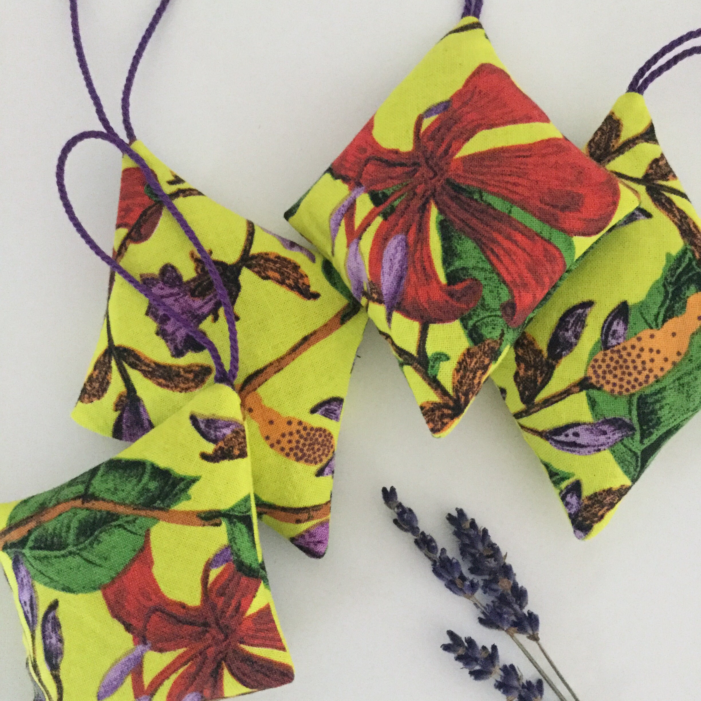 Lavender Sachets Set of 4 Hanging Organic Fragrance Pillows for Drawers ...