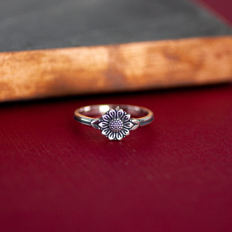 Wildflower Signet Ring - Etsy