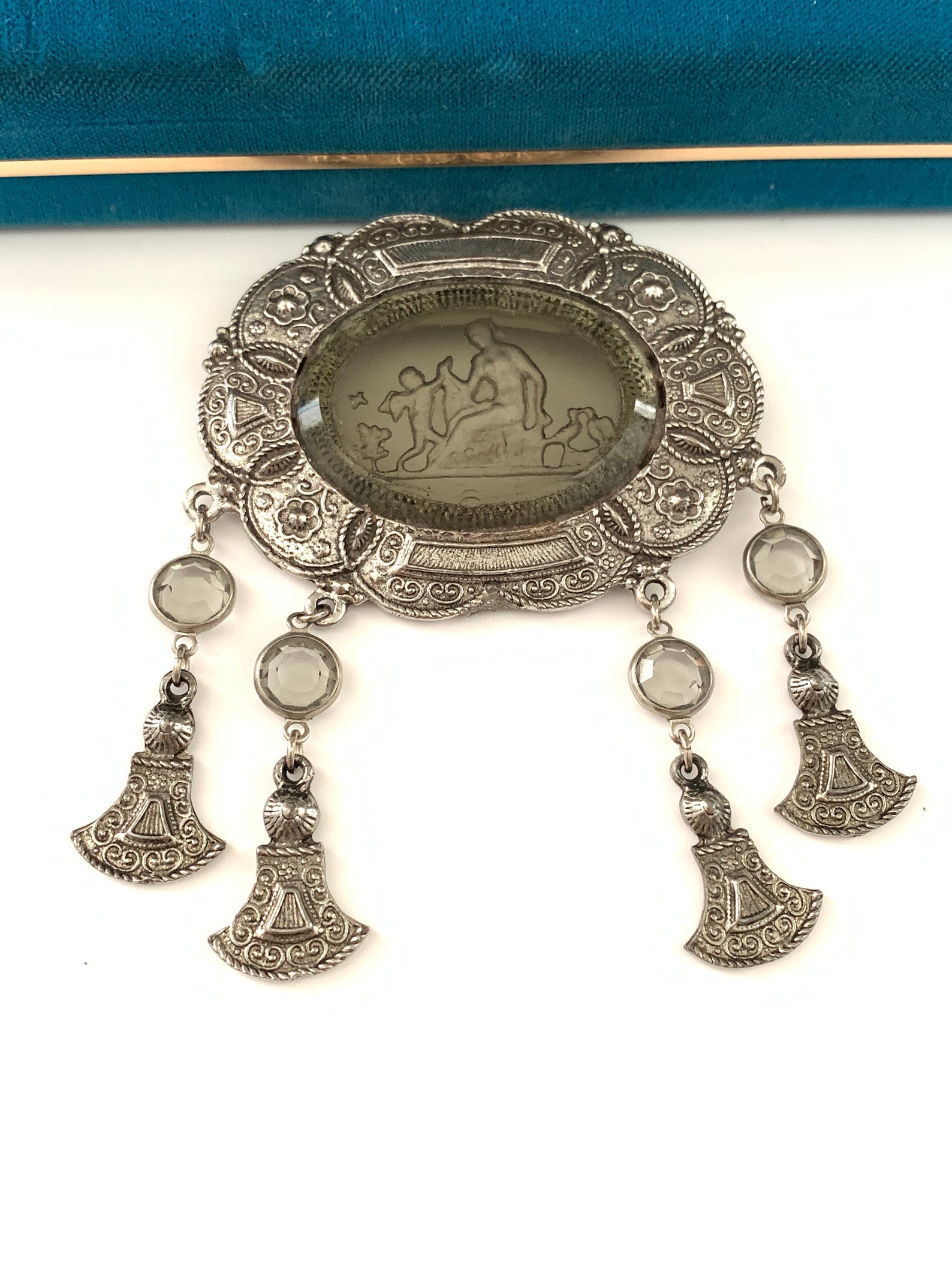 Vintage Unsigned Goldette Intaglio Brooch - Etsy