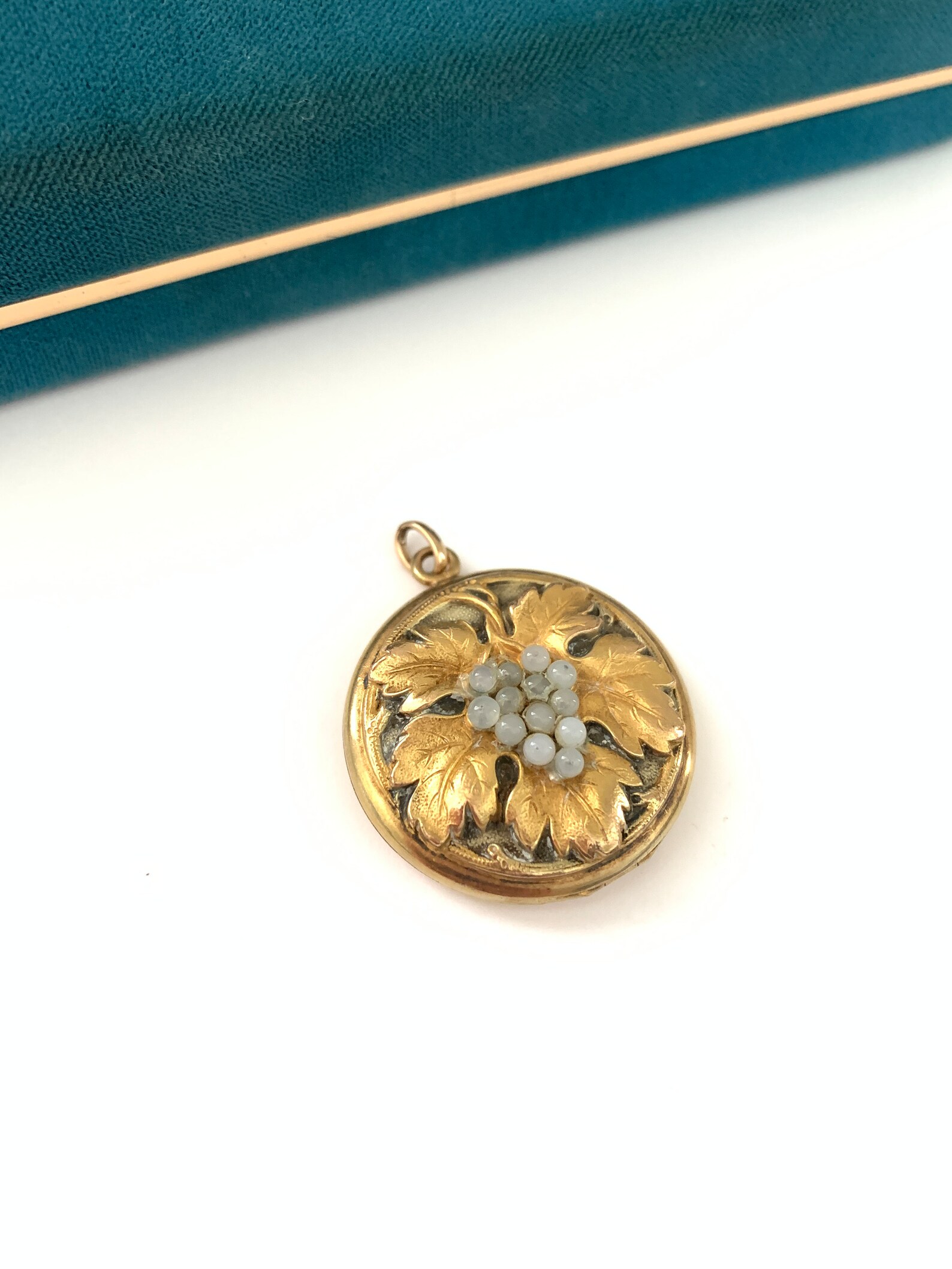 Vintage Gold Filled Grape Leaves Locket, Antique Gold Filled Photo ...