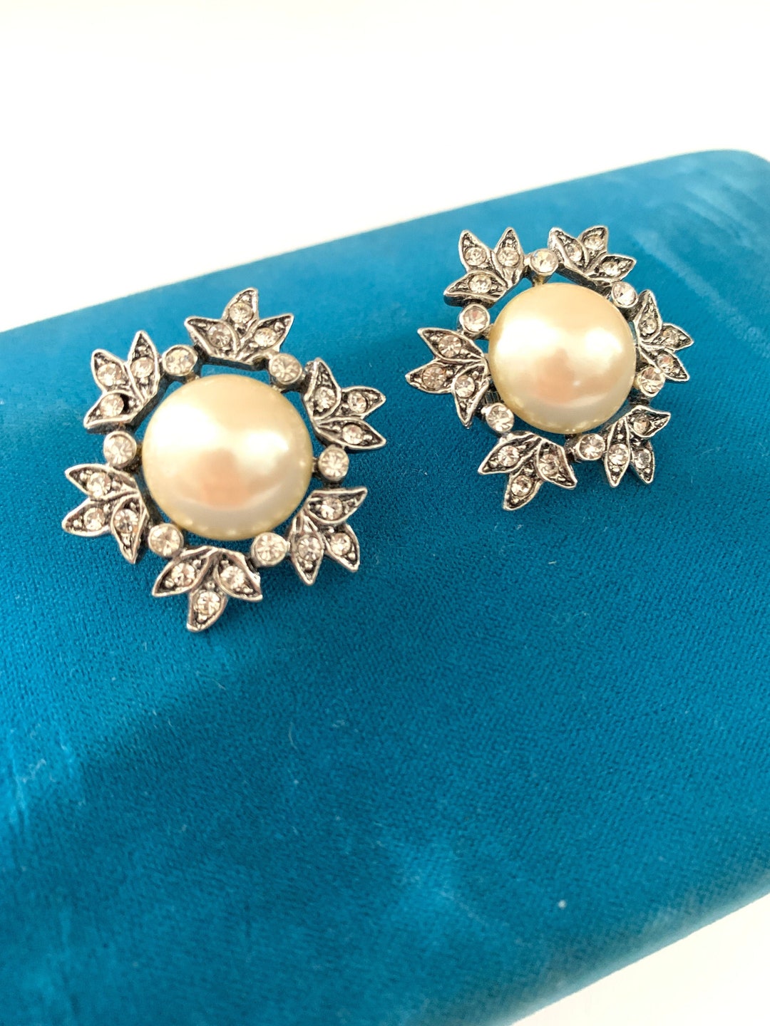 Gorgeous Vintage Big Faux Pearl Clear Rhinestone Flower Earrings ...
